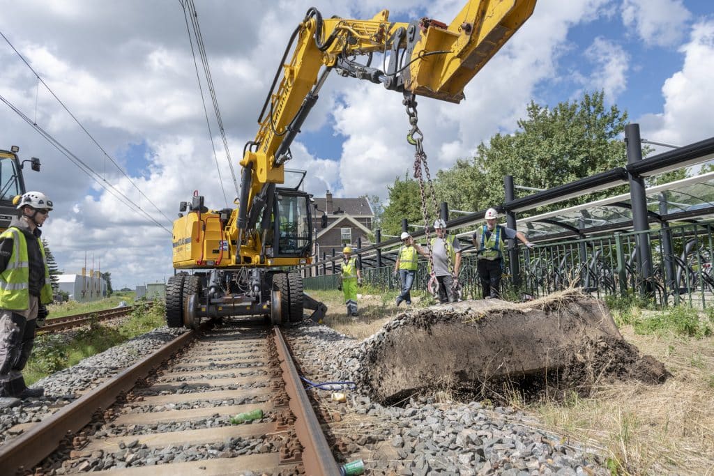 Various (inter) national infrastructure projects